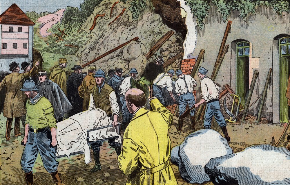 Cuerpo del general americano Dunlop muerto por haber rescatado a la Sra. Briant bajo el derrumbe ...