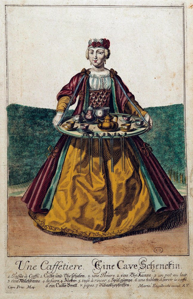 Una cafetera: una joven llevando una bandeja con un servicio de café ...