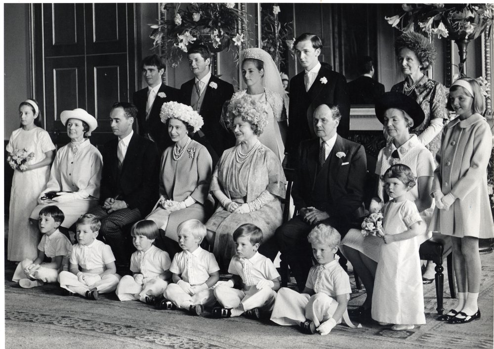 Fotografía de grupo de la boda de Lord Hartington y Amanda con SM la ...