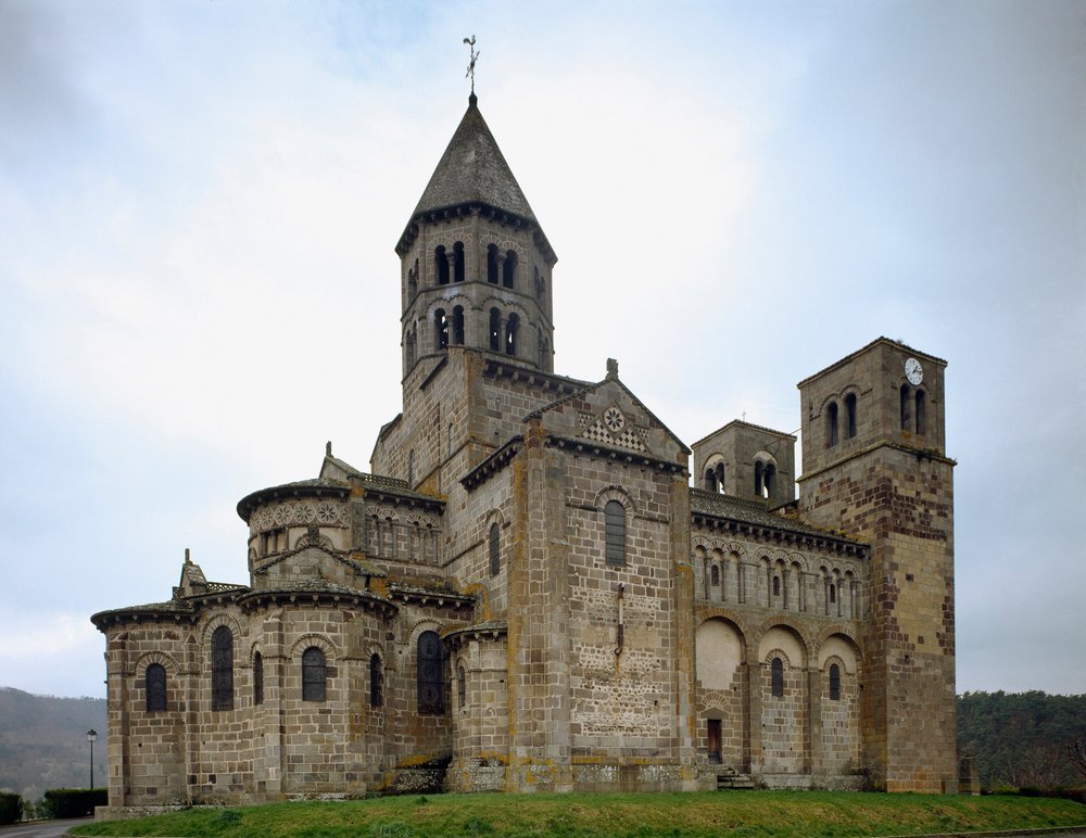 Arte románico: vista de la iglesia de Saint-Nectaire (siglo XII)
