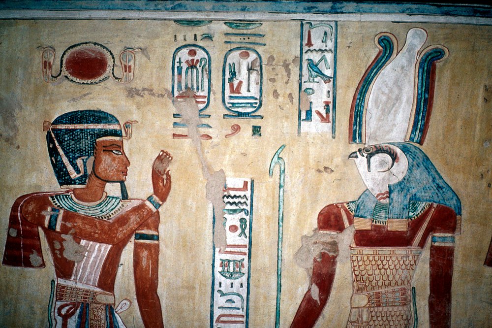 Pintura mural de Ramsés III ante Horus, Valle de las Reinas, Luxor, Egipto, siglo XII a.C.