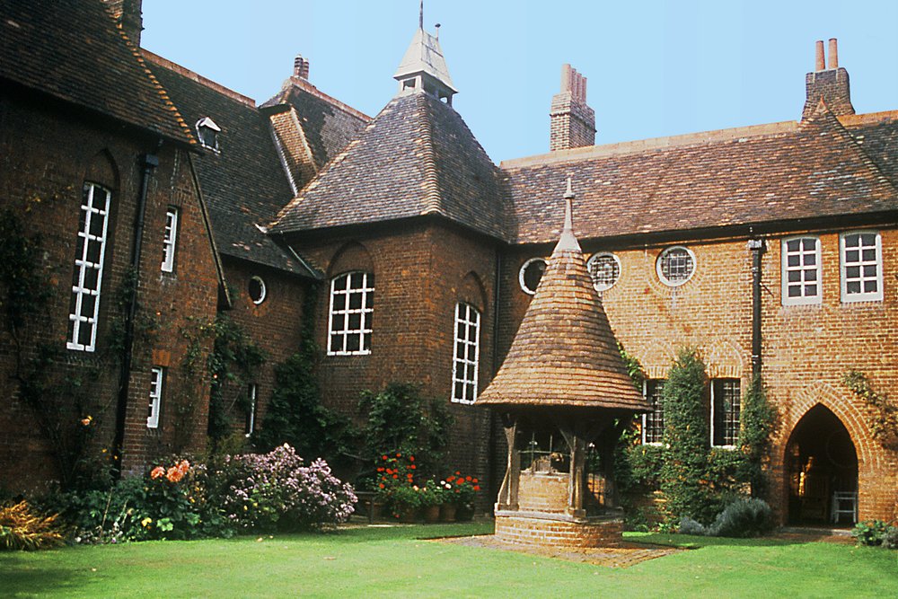 Vista del exterior de The Red House, Bexleyheath, diseñada por William ...