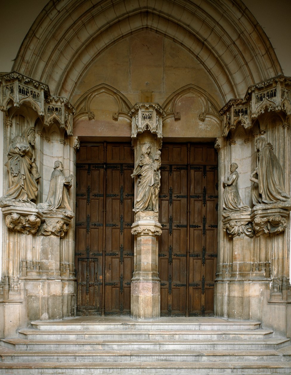 Vista del portal de la Cartuja de Champmol. Está decorado con cinco ...