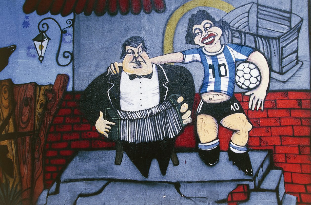 Músico Aníbal Troilo y futbolista Diego Maradona, mural en la pared del ...