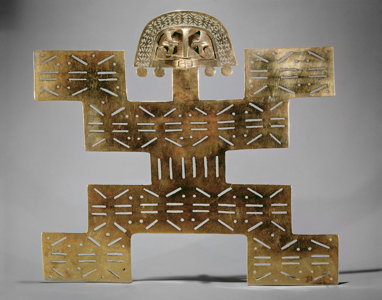 Pectoral de Tumbaga fundido, de Huaca del Dragón, Caldas, Colombia, estilo Tolima