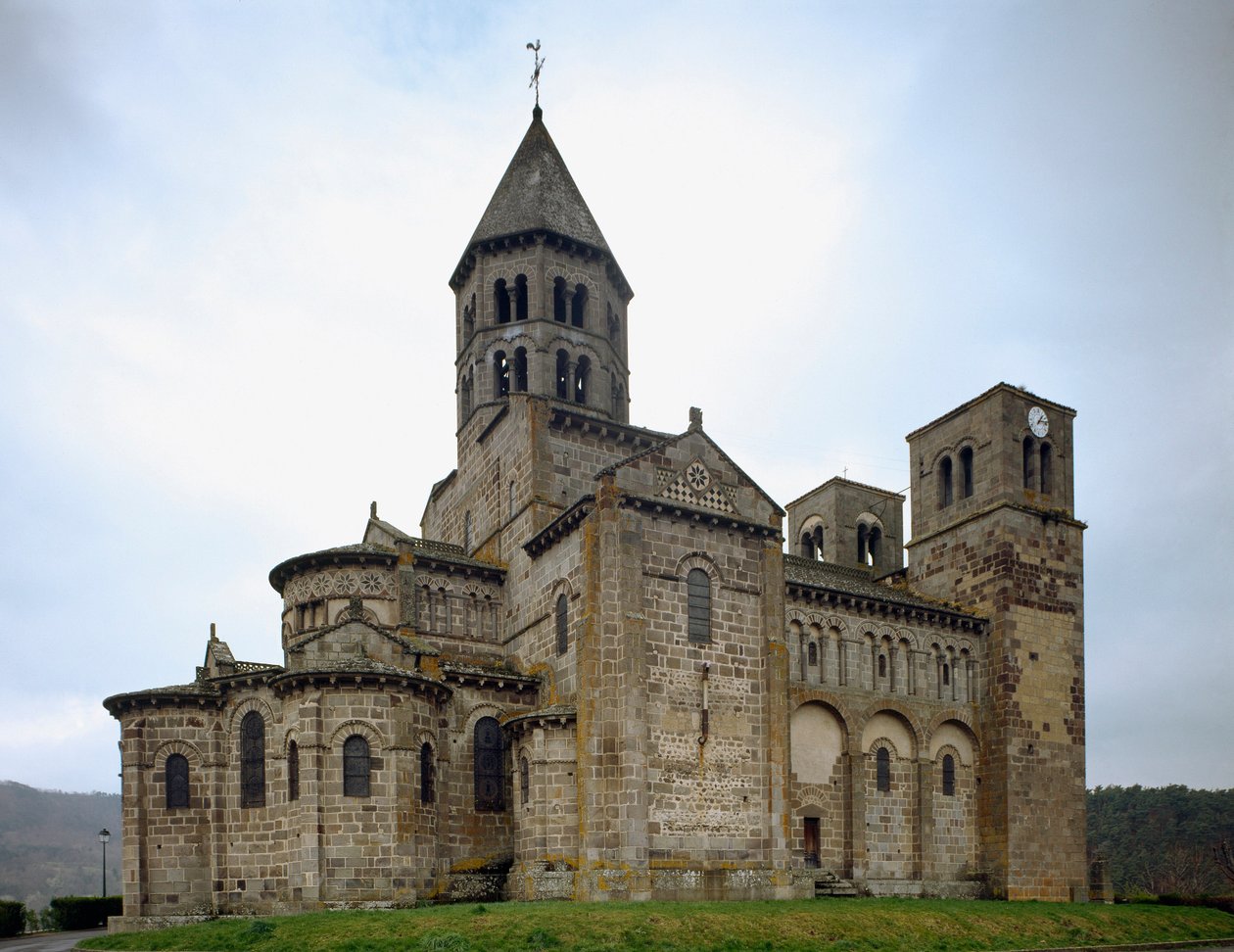 Arte románico: vista de la iglesia de Saint-Nectaire (siglo XII)