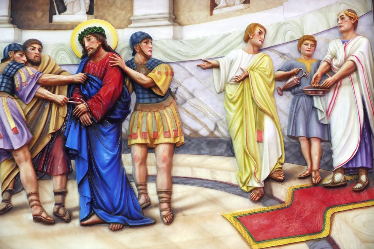 Iglesia de Nuestra Señora de Fátima. Vía Crucis. Estación 1. Pilato ...