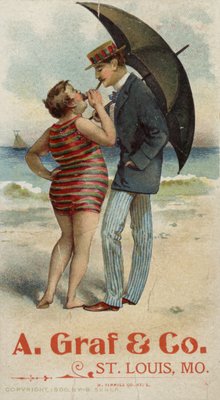 Pareja fumando en la playa | American School